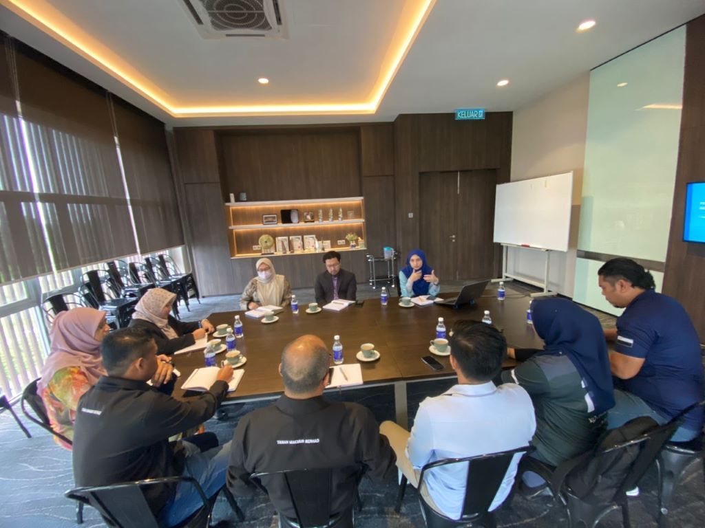 Pusat Pembangunan Kelestarian SDG/ESG berkunjung ke Tanah Makmur Berhad (TMB) | UMPSA News